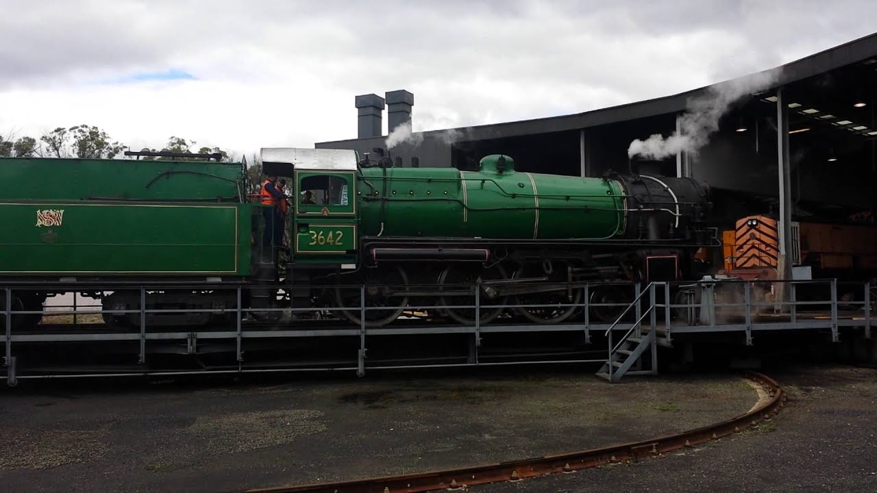 Steam train 3642 rides the Turn table at thirlmere - YouTube