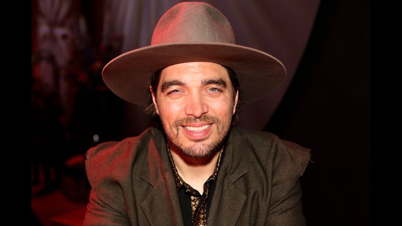 INTERVIEW WAYLON / OUTLAW IN 'EM - YouTube