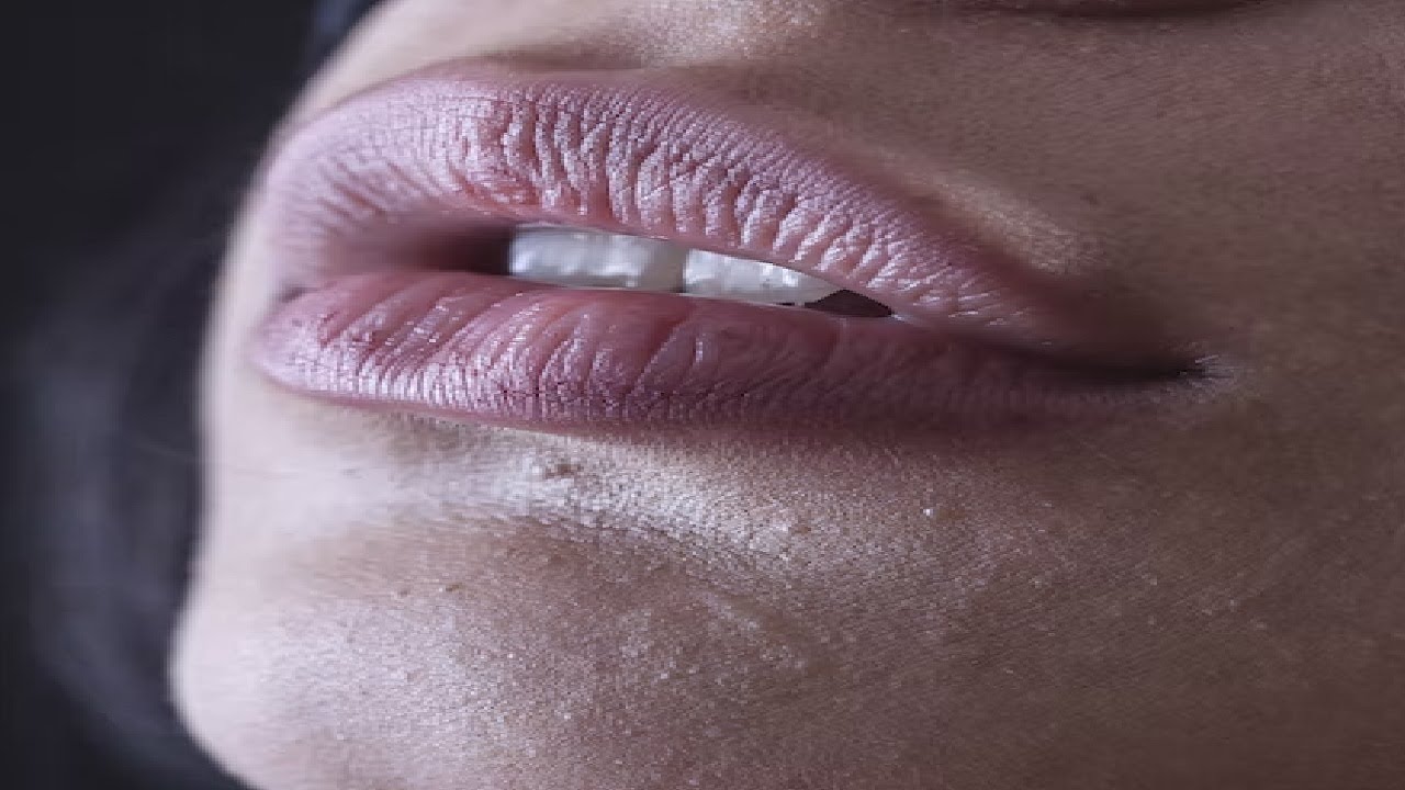 how to get smaller lips permanently and naturally - YouTube