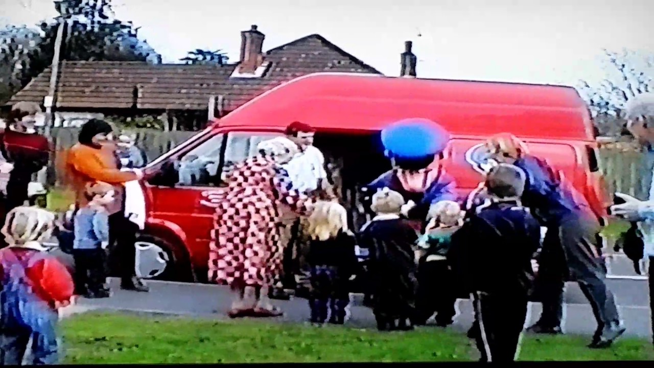 Postman Pat Party Present - YouTube