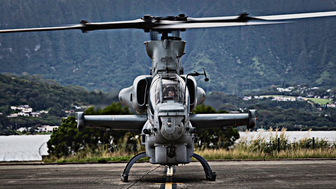 AH-1Z Viper in Action - Firing All Its Weapons - YouTube