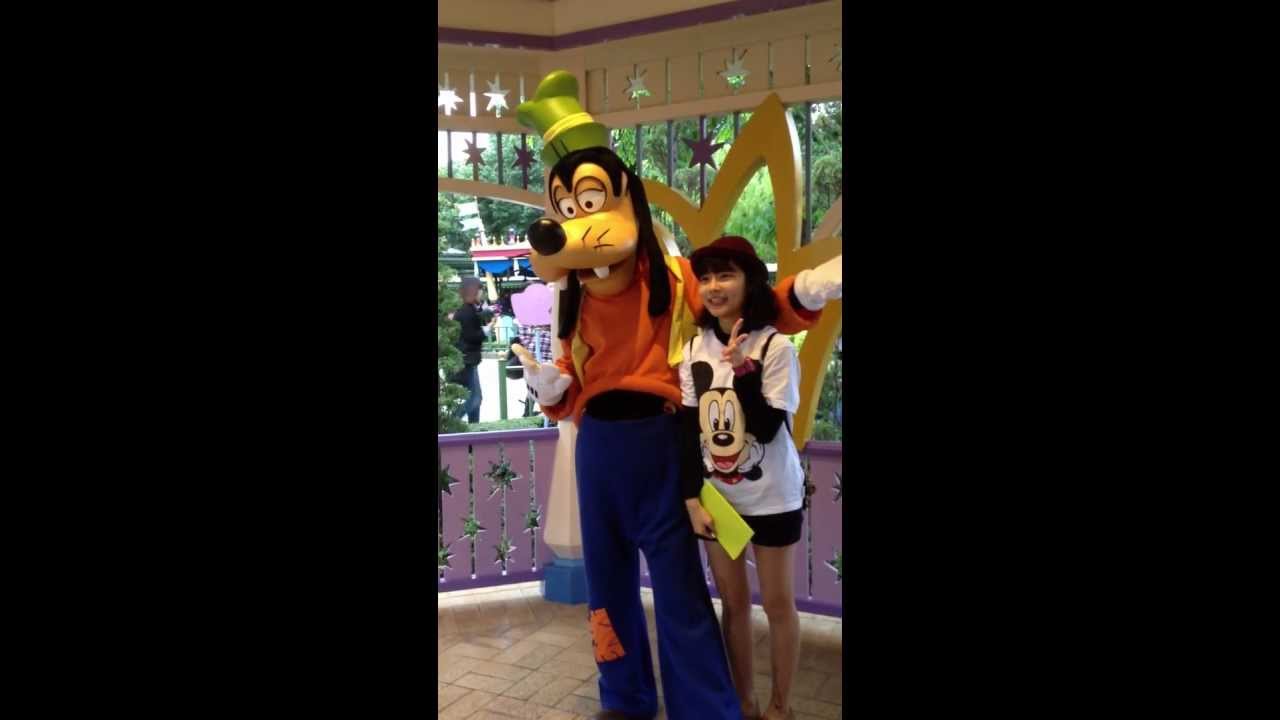 Meeting Goofy in HKDL - YouTube