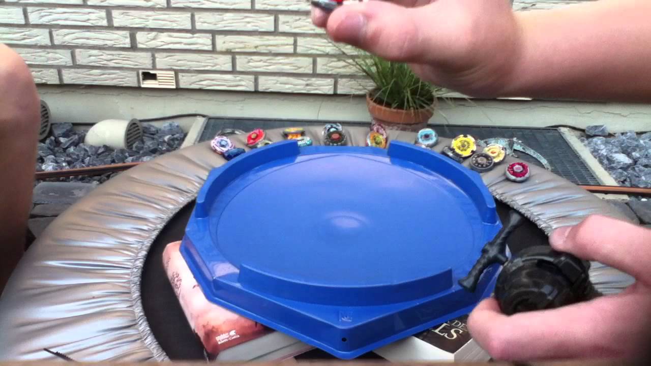 Beyblade: Ray Striker D125CS vs Dark Gasher CH120FS - YouTube