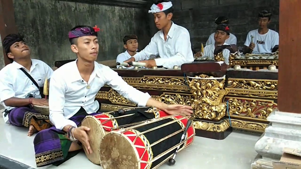 Tabuh bali gong semar pegulingan! - YouTube