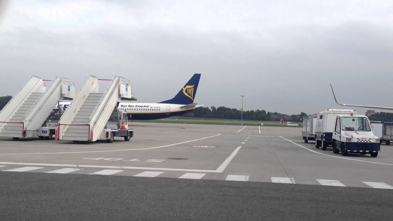 "Bye bye Easyjet" by Ryanair - YouTube