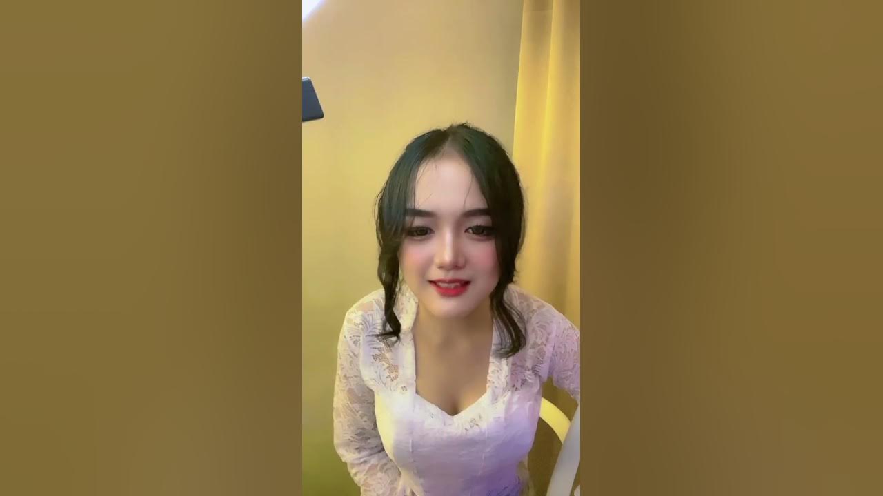 Dly.chan Live Tiktok Pakai Kebaya Putih Cantik Bener Cuyy....@dly.chan - YouTube