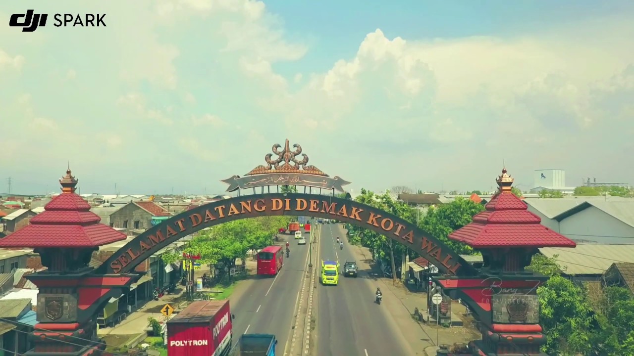 Gapura Selamat Datang Demak Kota Wali - YouTube