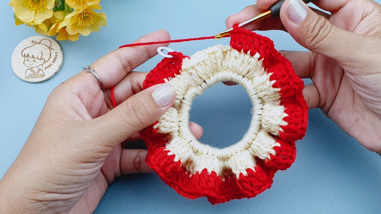 Super Easy Crochet Scrunchies with 2Tones Color | Crochet Gift Ideas ...