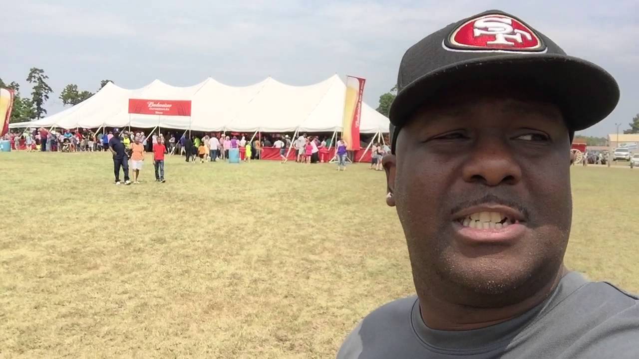 KSLE NEWS 33 Budweiser Clydesdales in Texarkana 8-29-15 - YouTube