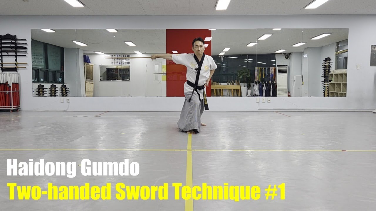 [해동검도 검법 #1] 쌍수검법 1번 — Haidong Gumdo Two-handed Sword Technique - YouTube