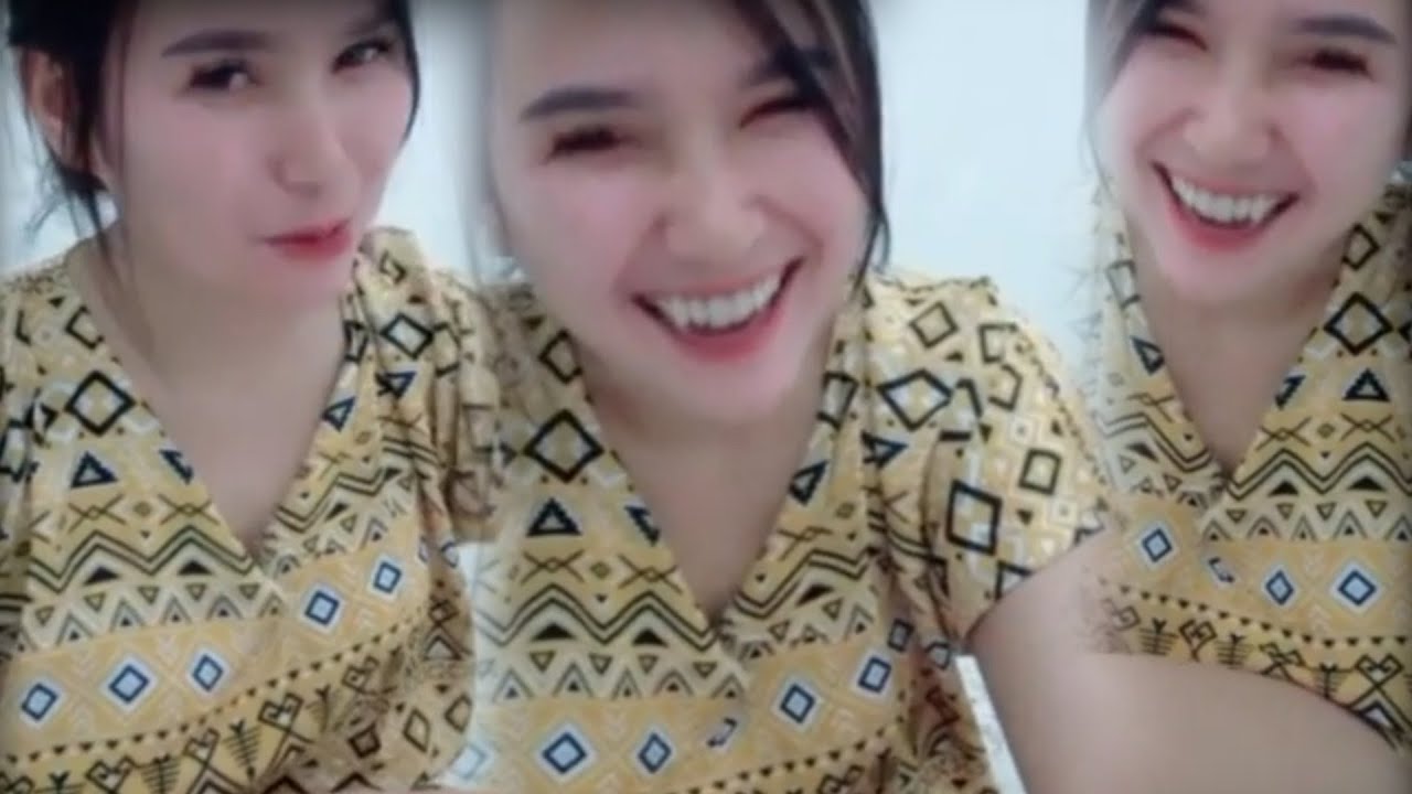 mama muda bertingkah manja sambil memamerkan paha mulusnya - YouTube