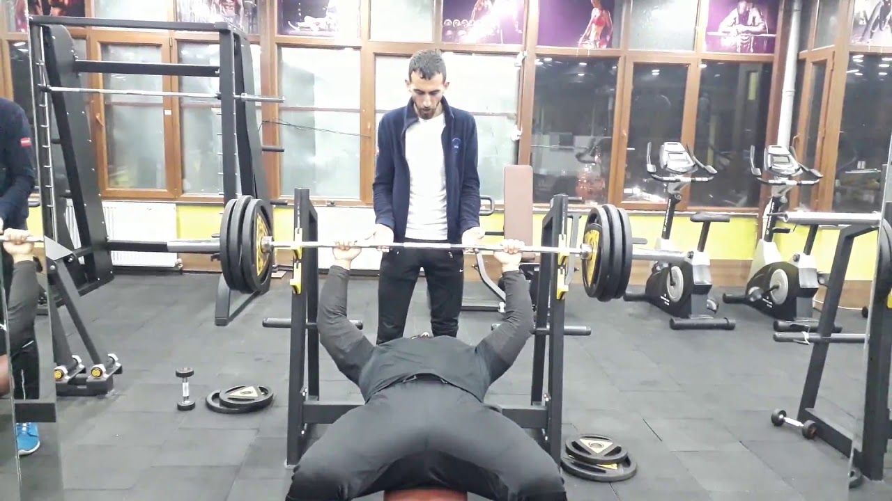 130 kg bench press - YouTube