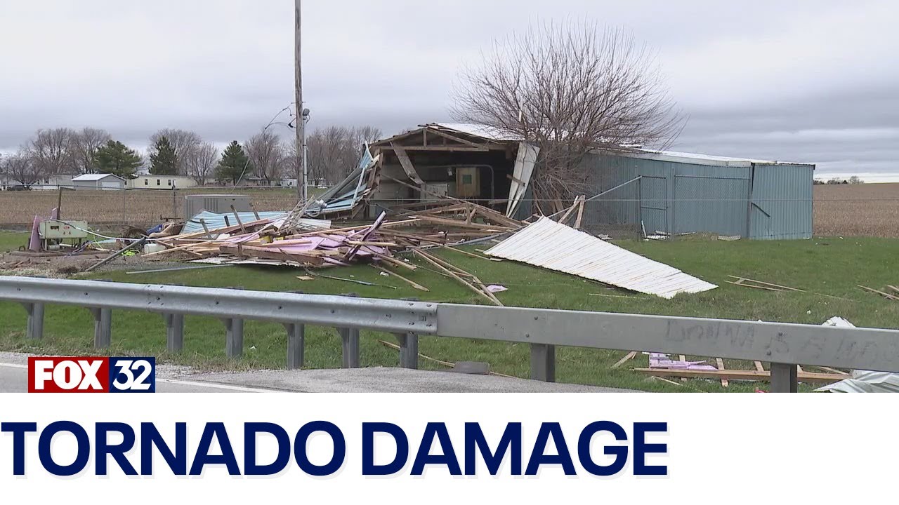 Tornado leaves behind damage in Manteno, Illinois - YouTube