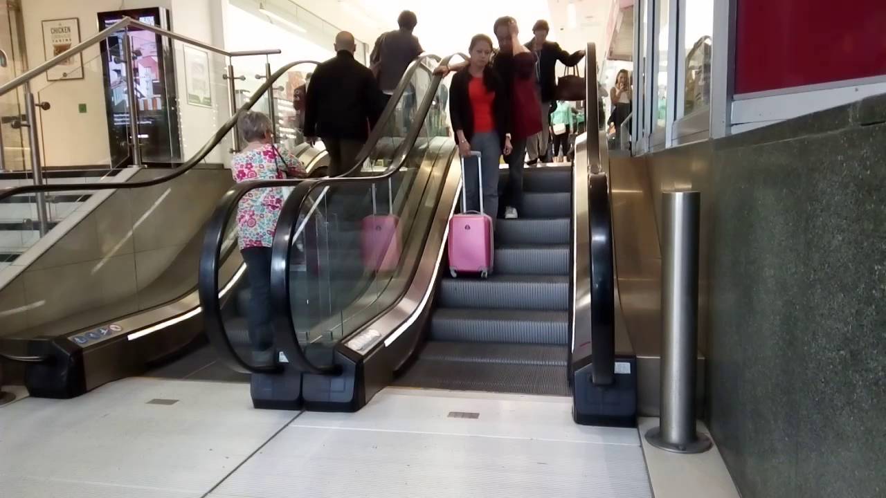 Short Escalators at Victoria, London. - YouTube