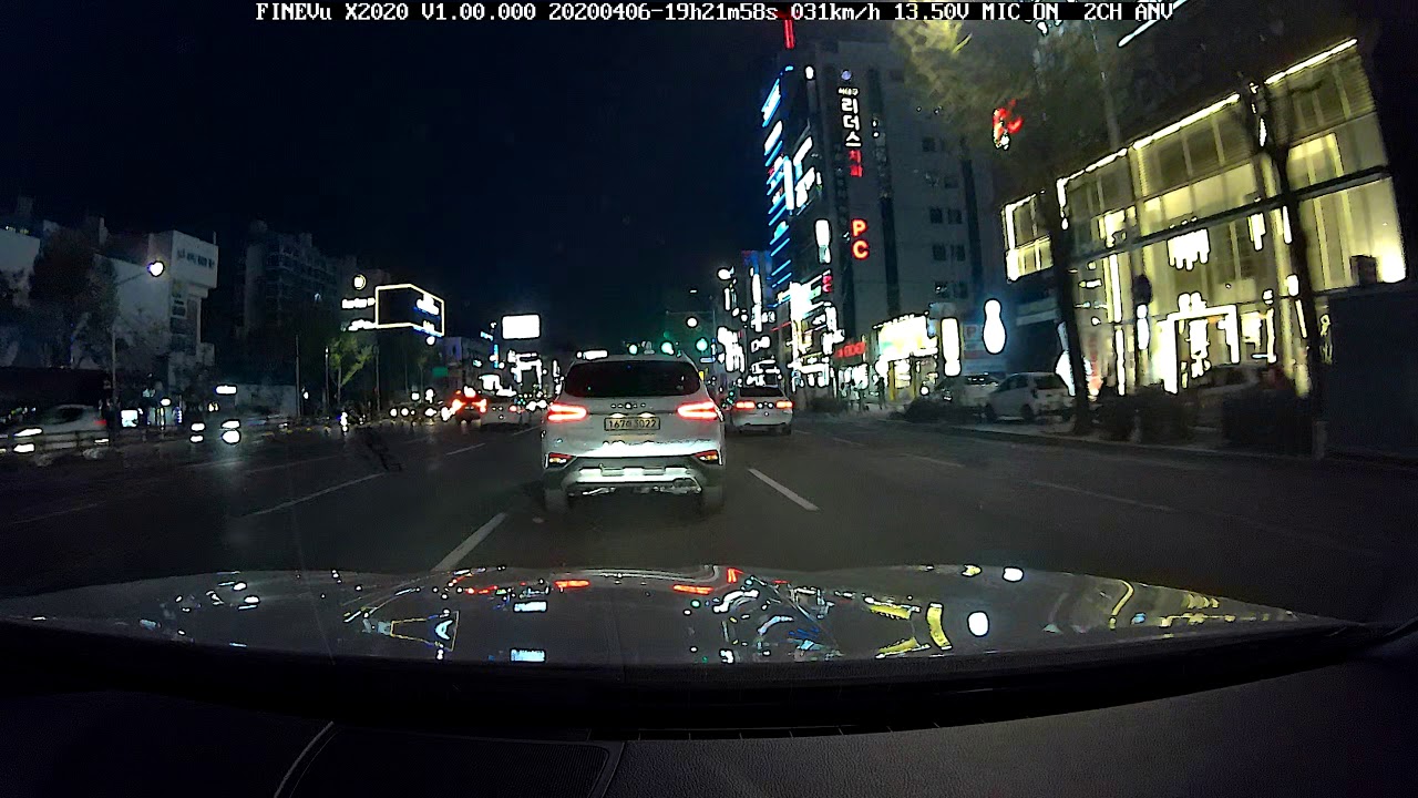 파인뷰 X2020 주행녹화 야간전방1 - YouTube