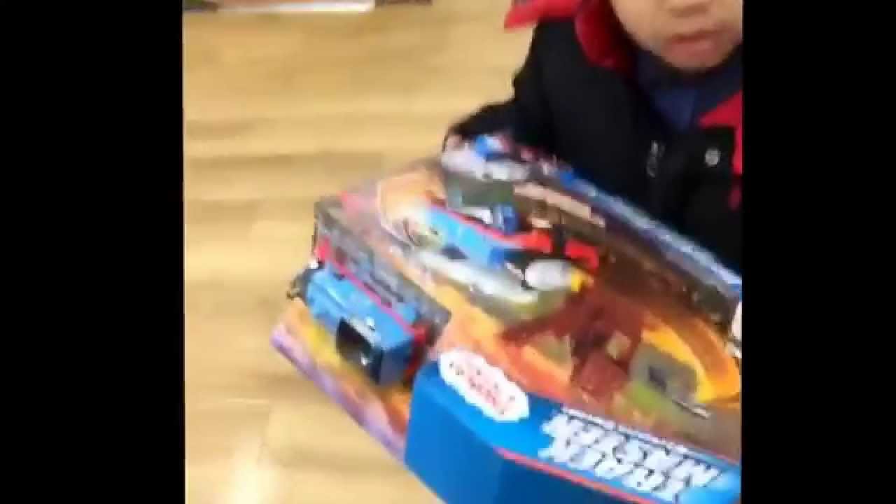 Spoiled kid in Toys R Us - YouTube