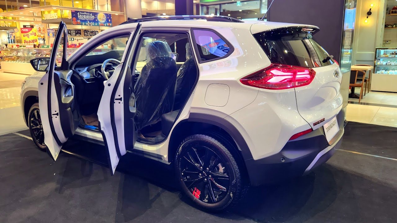 2023 Chevrolet tracker 1.0L SUV 5 Seat - white Color | Interior and ...