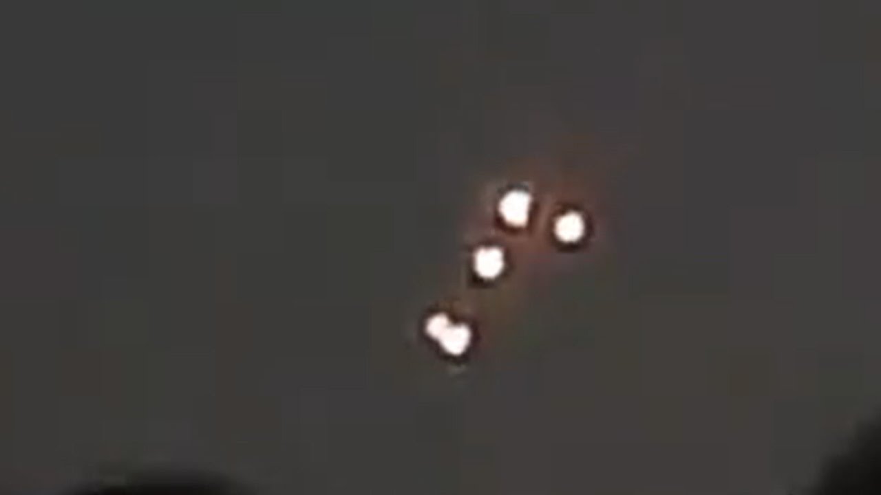 UFOs filmed over Louisville, Kentucky 24 July 2021 - YouTube