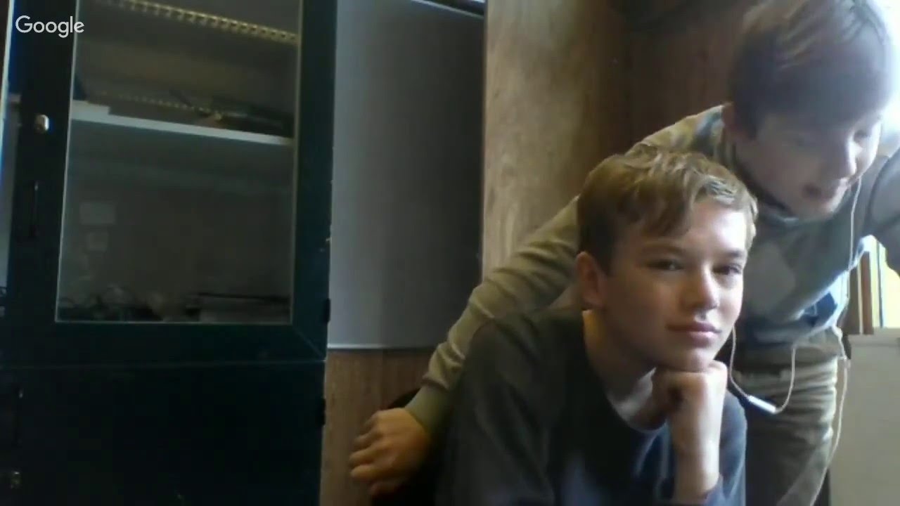 to personer som hører musik - YouTube