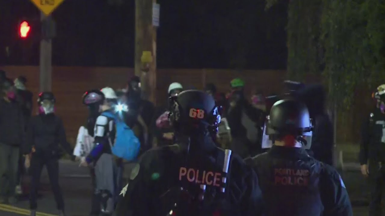Night 70: PPB declares unlawful assembly at East Precinct - YouTube