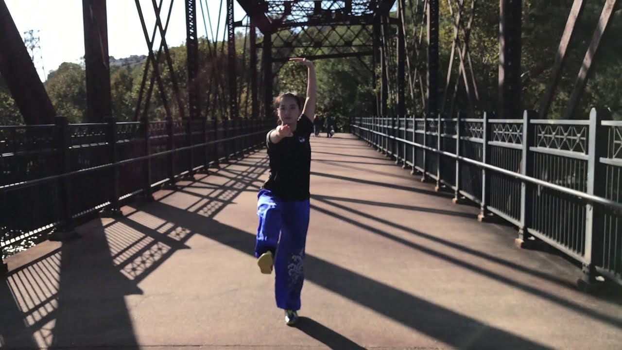 Wushu Basics: Slap Kicks 武术基本功: 击响性腿法 - YouTube