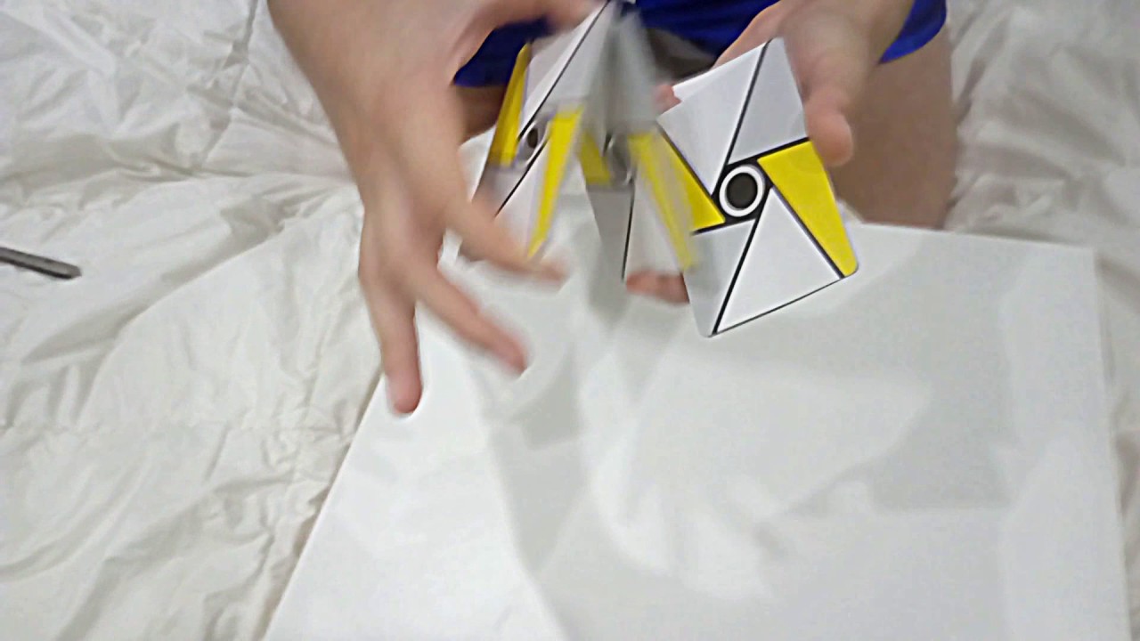 Butterfly knife comb and Cardistry tricks - YouTube