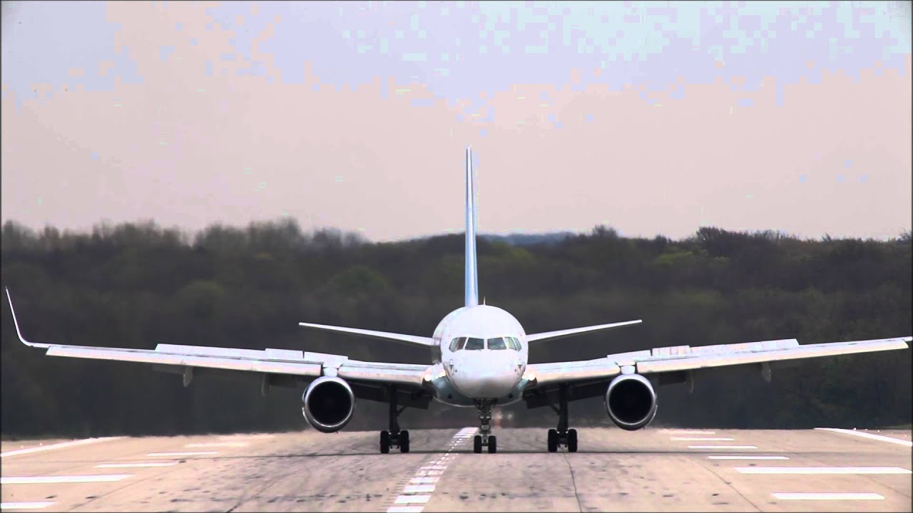 Drifting Condor Boeing 757 crosswind Landing with 3 smokey Touchdown ...