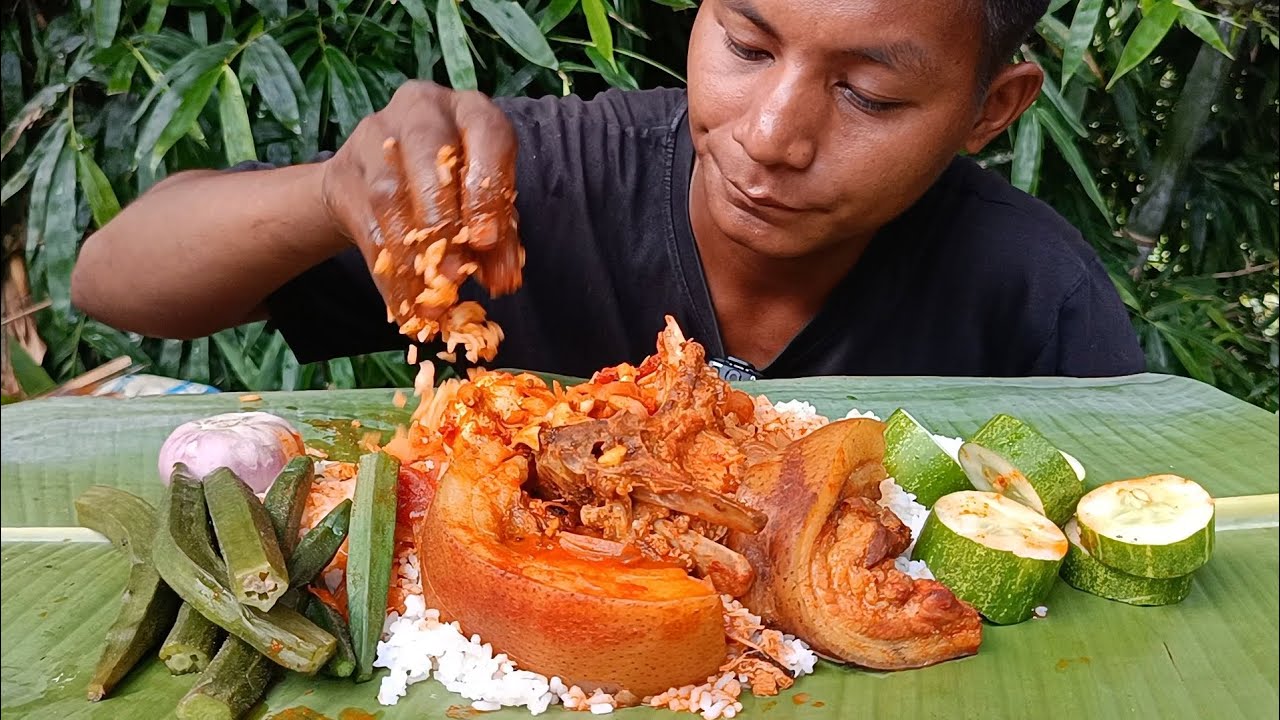 Eating spicy pork fat | with cucumber , one of the best home made pork ...