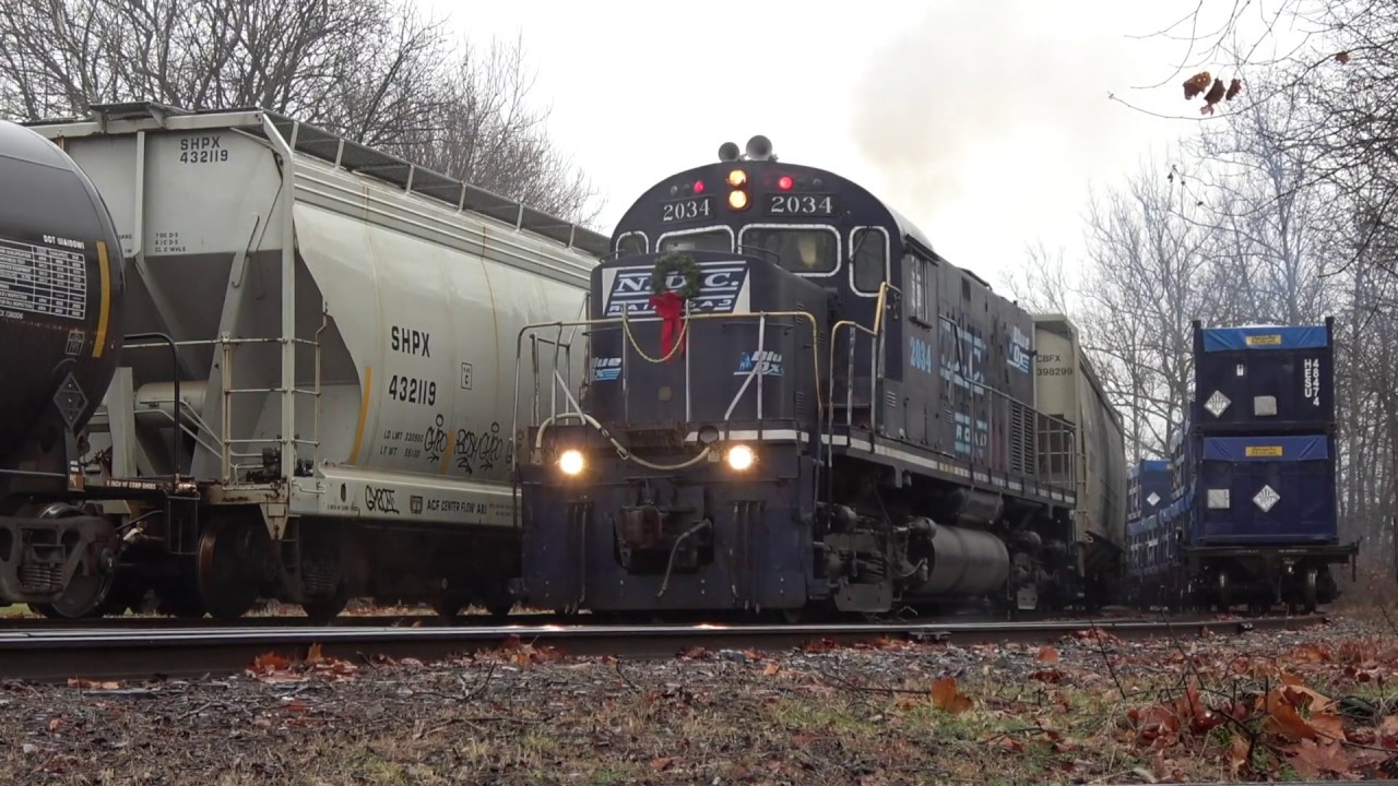Struggling C420 on Wet Rail on the NDC Railroad - YouTube