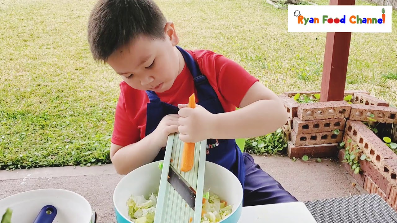 Ryan Making Grilled Chicken Salad with Spicy Avocado Salsa - YouTube