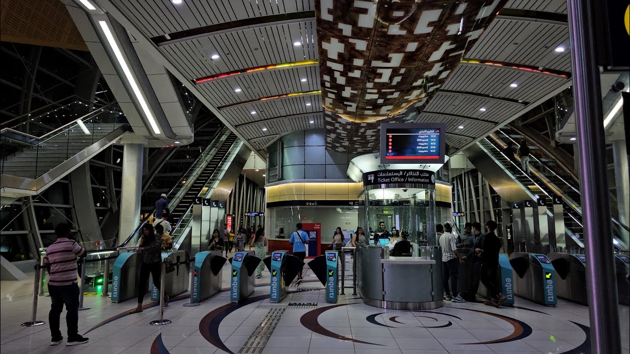 Dubai walk: Business Bay Metro Station & Day's Tour Picture Clips "DTPC ...