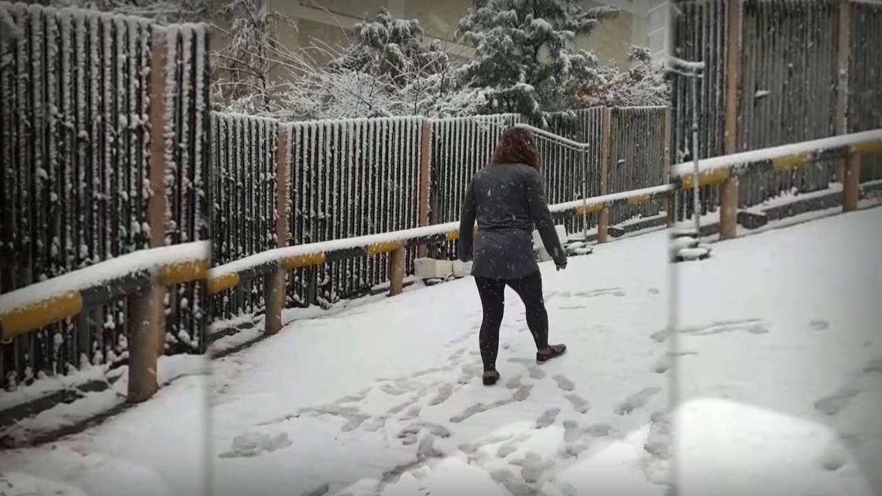 Snow falls at Seoul (welcome winter season ) - YouTube