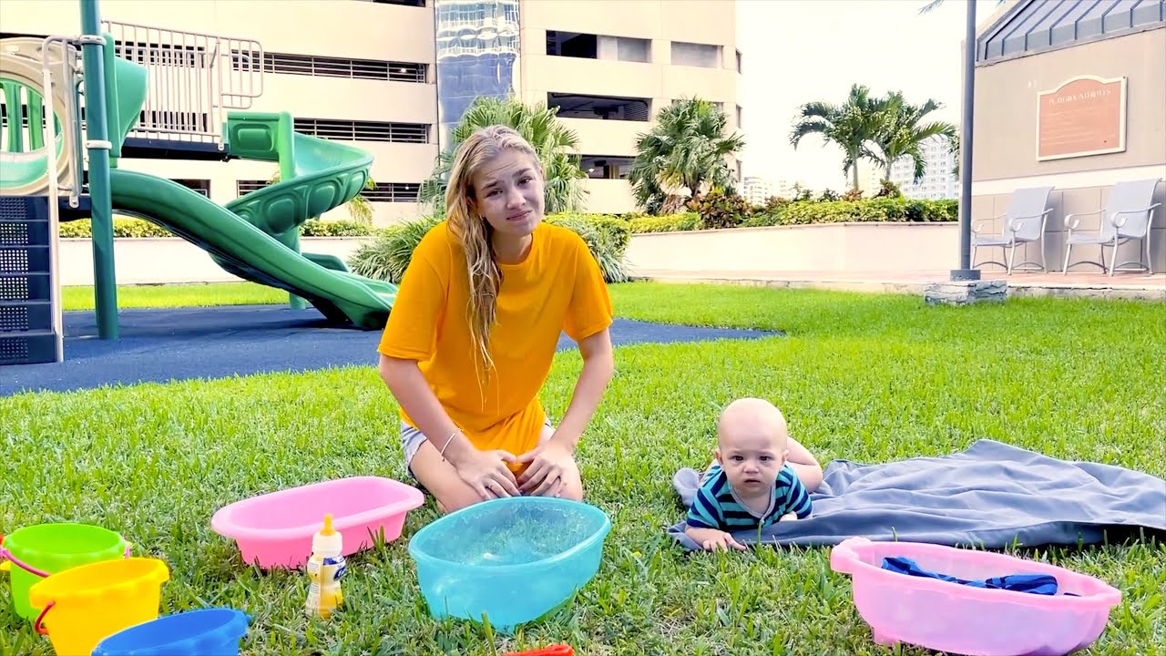 Maggie land story how to behave in the pool! - YouTube