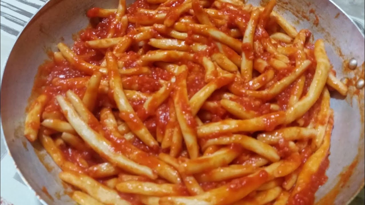 Maccheroni(pasta fresca fatta in casa)antiche tradizioni in Sicilia ...