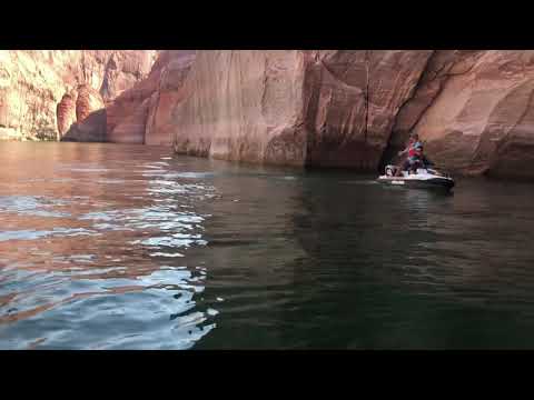 Rope swing at lake powell - YouTube