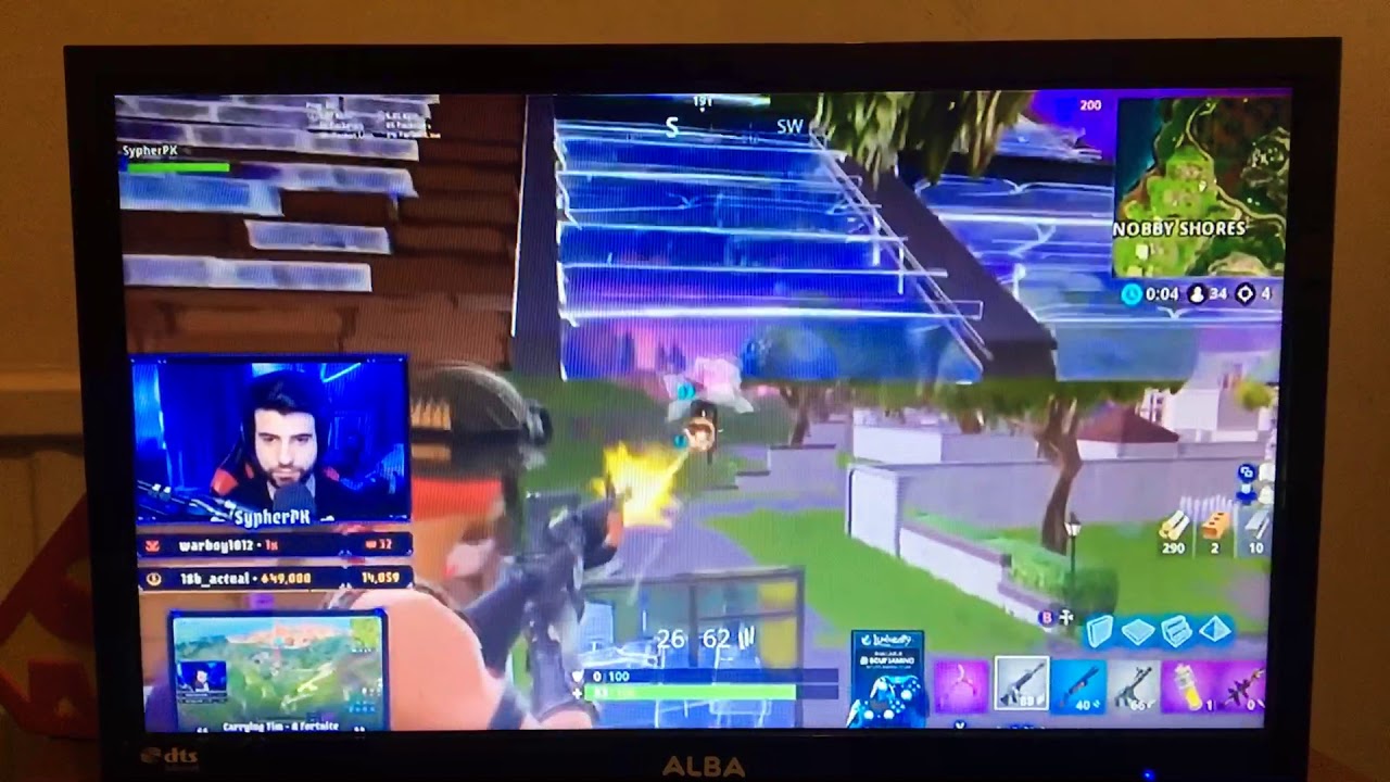 Pro players try controller first time ever - YouTube