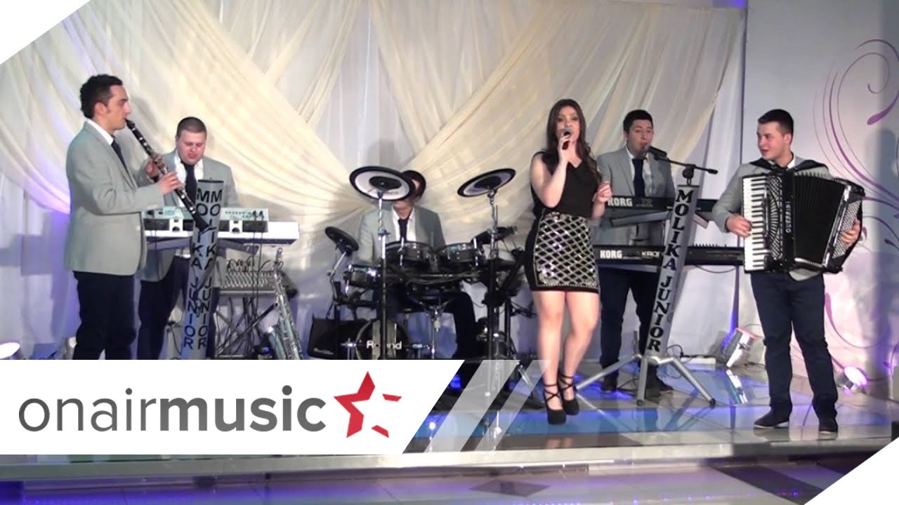 Nikoj me nema taka ljubeno Ema i Molika junior VO ZIVO - YouTube