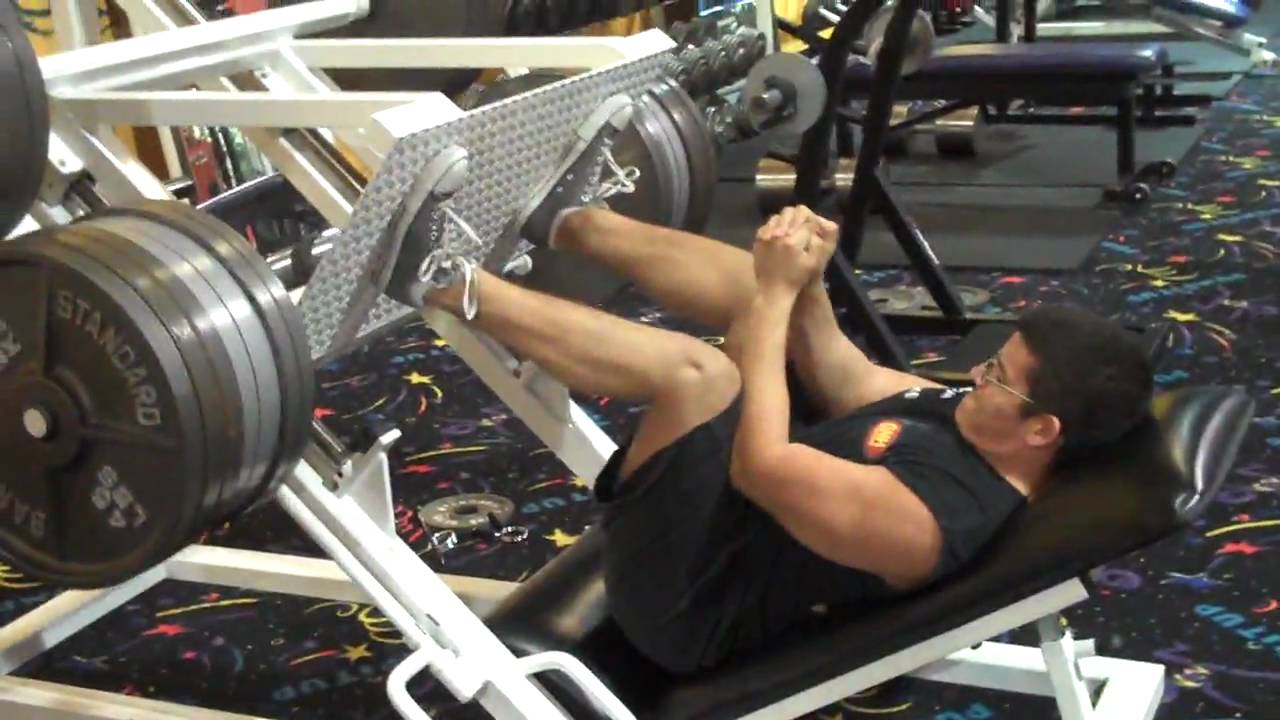 1035lb full leg press for 4 reps - YouTube