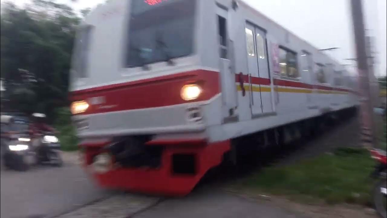 krl tm 6020/6120 tujuan stasiun jakarta kota feat.ka 1517 - YouTube