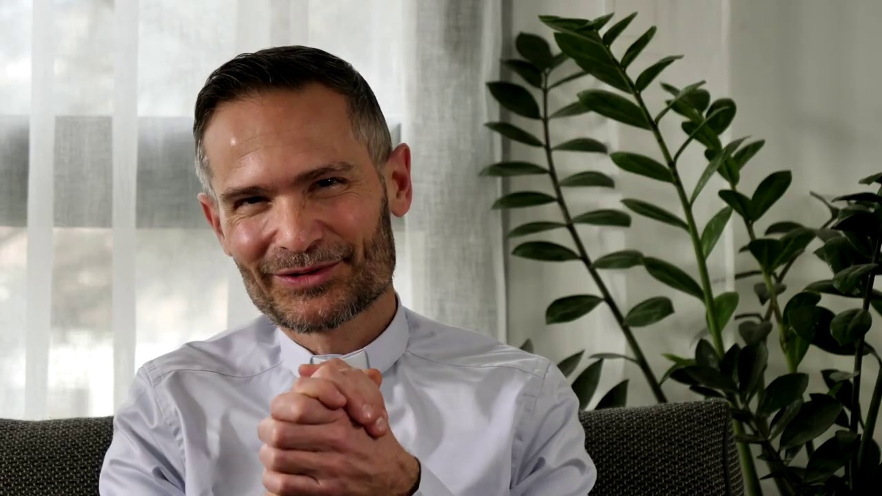 Messages du Père Benoit aux collégiens (nes) - YouTube