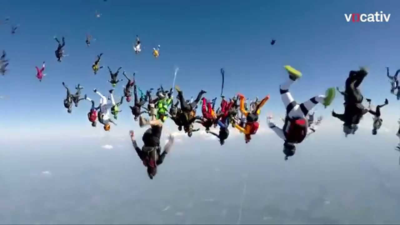Skydivers Break Record For Largest Formation - YouTube