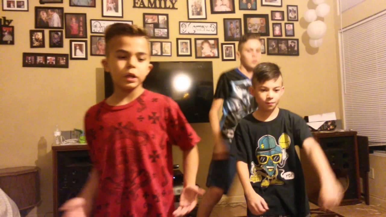 Kids dance off - YouTube