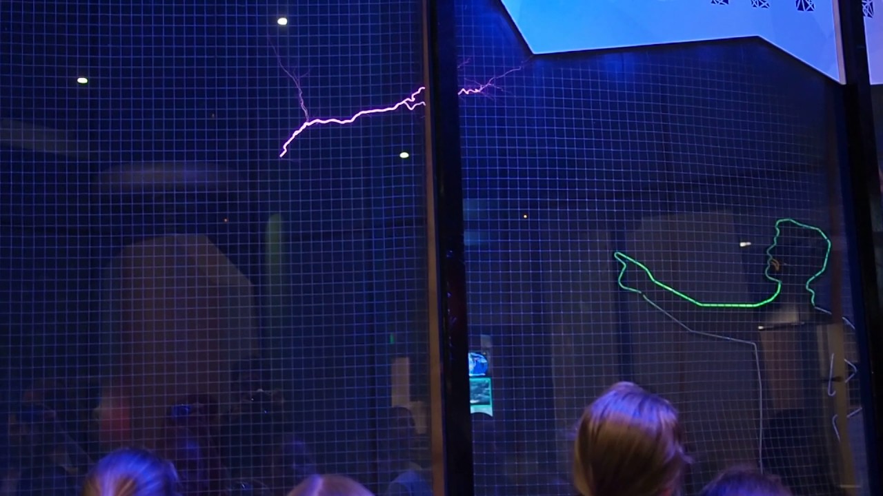 Canberra Questacon Museum Lighting - YouTube
