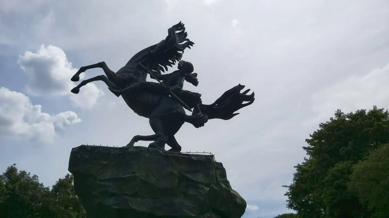 Taman Suropati dan Patung Pangeran Diponegoro - YouTube