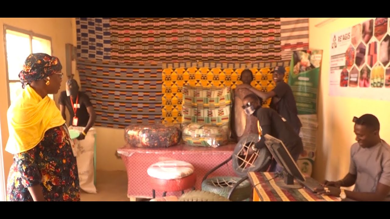 Niger's 'recycling queen' transforms waste into valuable products - YouTube