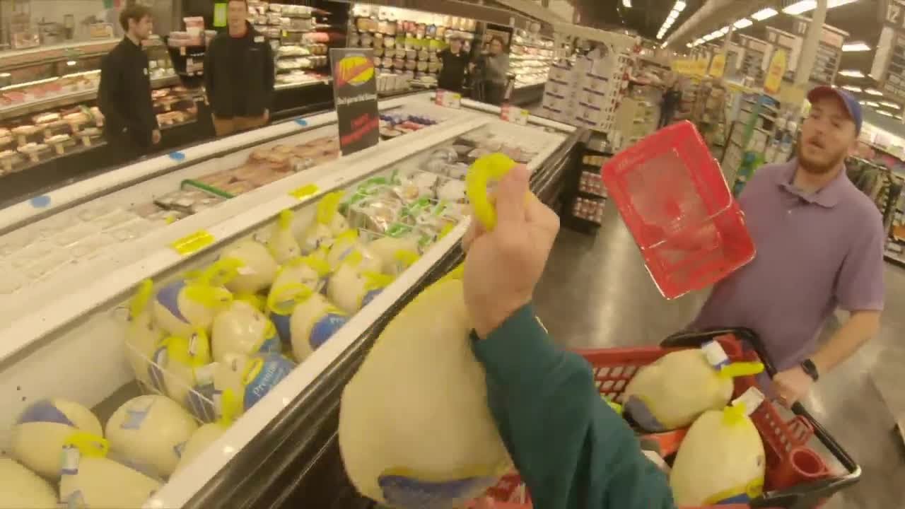 Winner of prize gets 3 minutes to shop until he drops - YouTube