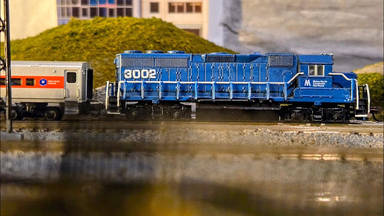 MTA Metro-North with Amtrak in push-pull operation w F40PH NPCU... N scale compositions... - YouTube