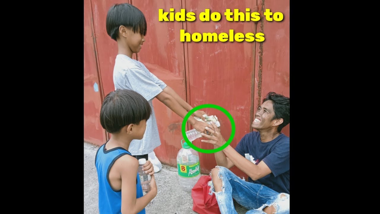 Pagbigay Ng Pagkain Sa Nagkakalakal Na Pulubi - YouTube