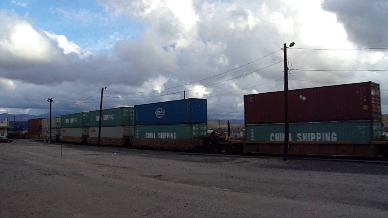 BNSF 5786 Westbound Double Stack Intermodal Train - Kingman, AZ USA 1 ...