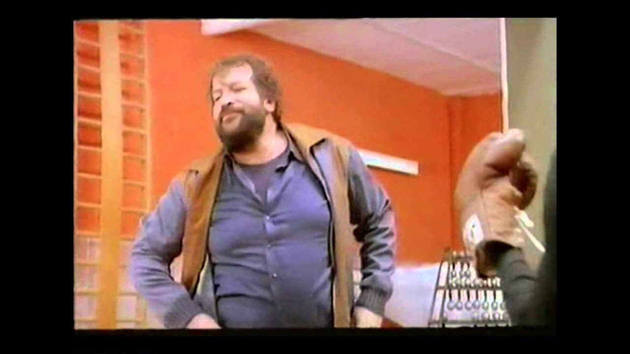 Attention, la bagarre!, du film Attention, on va se fâcher! - YouTube